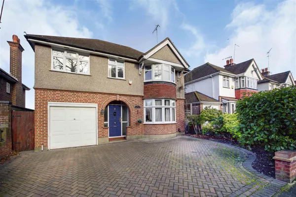 5 bedroom property for sale in Hillingdon Hill, Hillingdon - £800,000