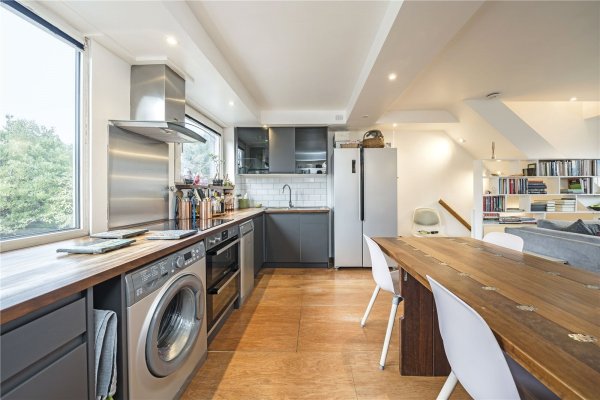 Conran 4 Bedroom Property For Sale In Leyland Road Lee Se12 £600 000