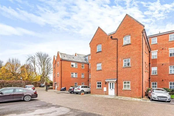2 bedroom property for sale in Kings Wharf, Wantage - Guide price £189,950