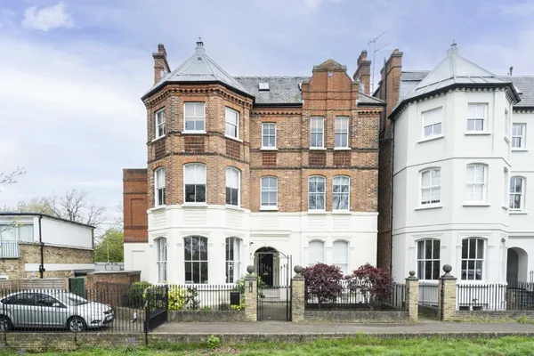 Jacksons | 2 bedroom property to let in Windmill Drive, Clapham - £ ...