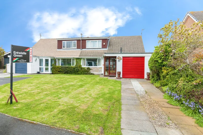 4 bedroom property for sale in Santon Close, Wesham, Preston ...
