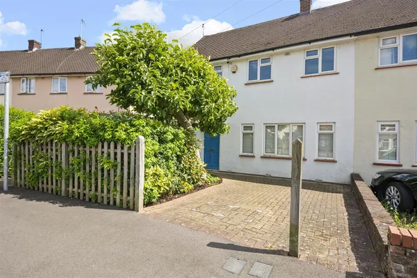 3 bedroom property for sale in Ashwood Avenue, Hillingdon - Offers in ...