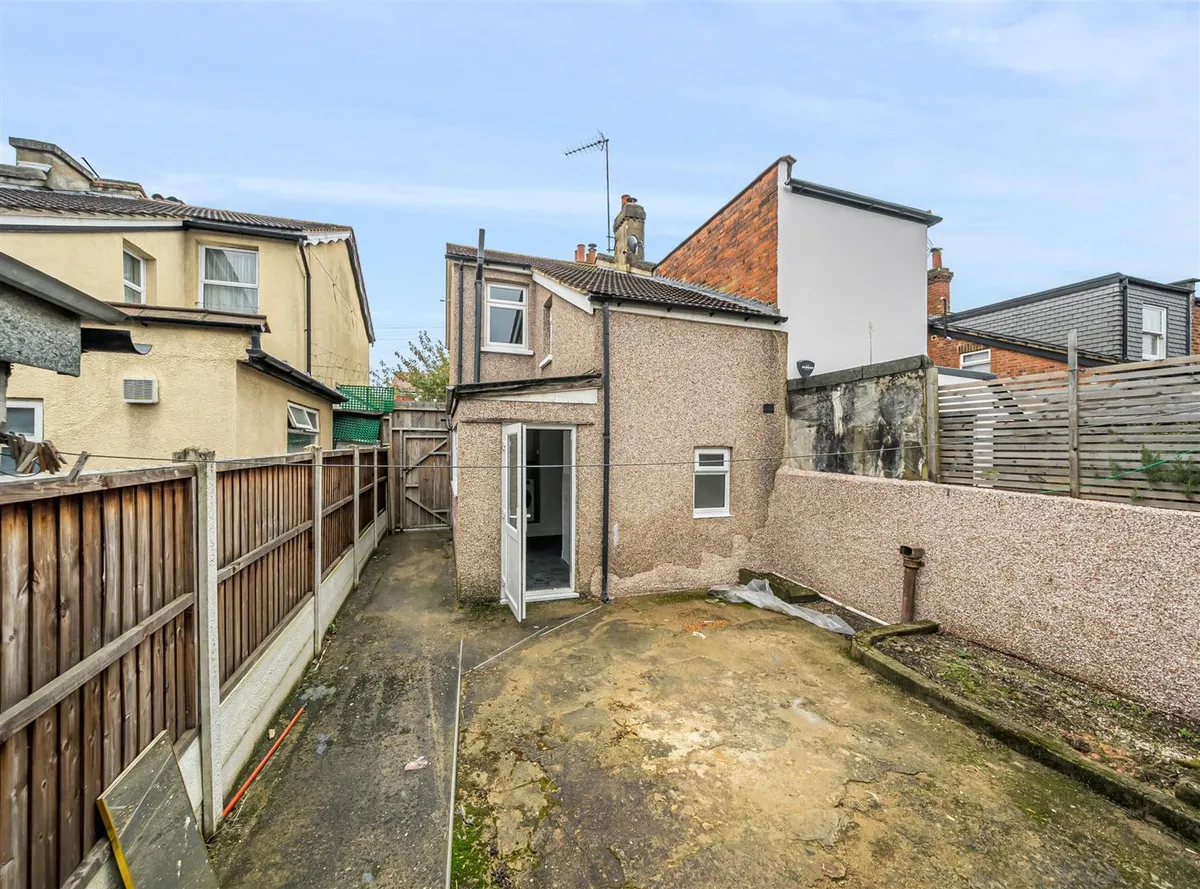 2 bedroom property for sale in Parkfield Road, London, NW10 - £599,950
