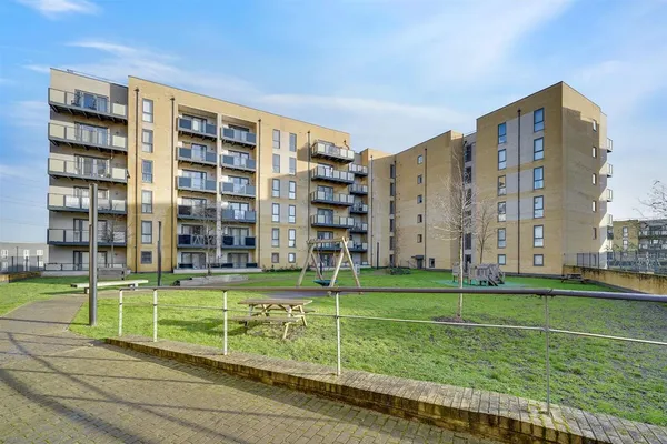 2 bedroom property for sale in Sandy House, 1 Sackett Road, Essex ...