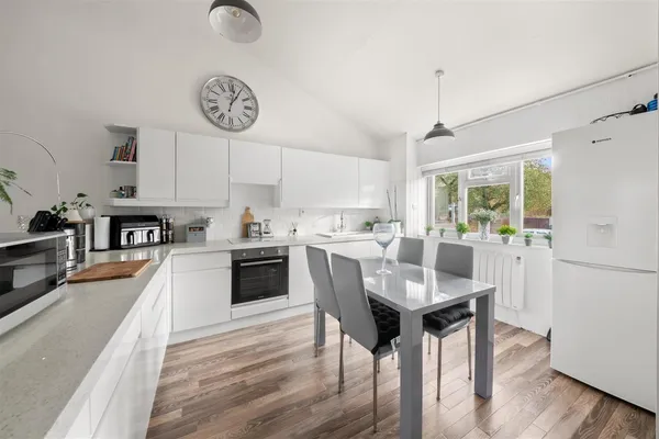2 bedroom property for sale in Braybourne Close, Uxbridge - Offers in ...