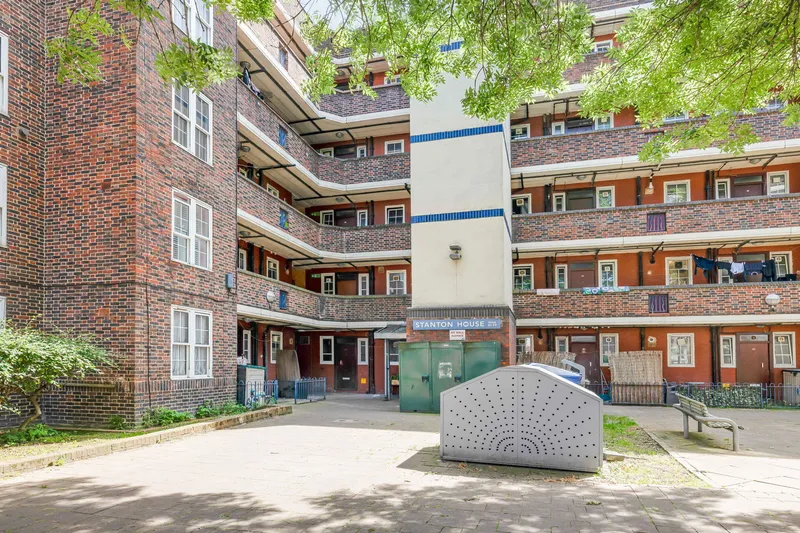 4 bedroom property for sale in Thames Street, London, SE10 9DL - £425,000