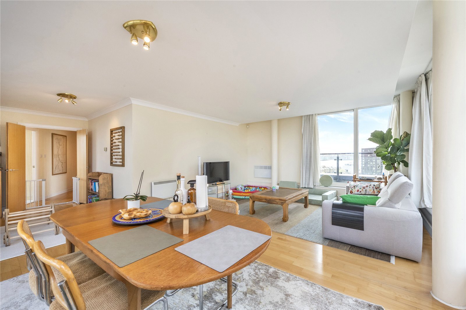 3 bedroom property in Boardwalk Place, London, E14 - £1,100,000 ...