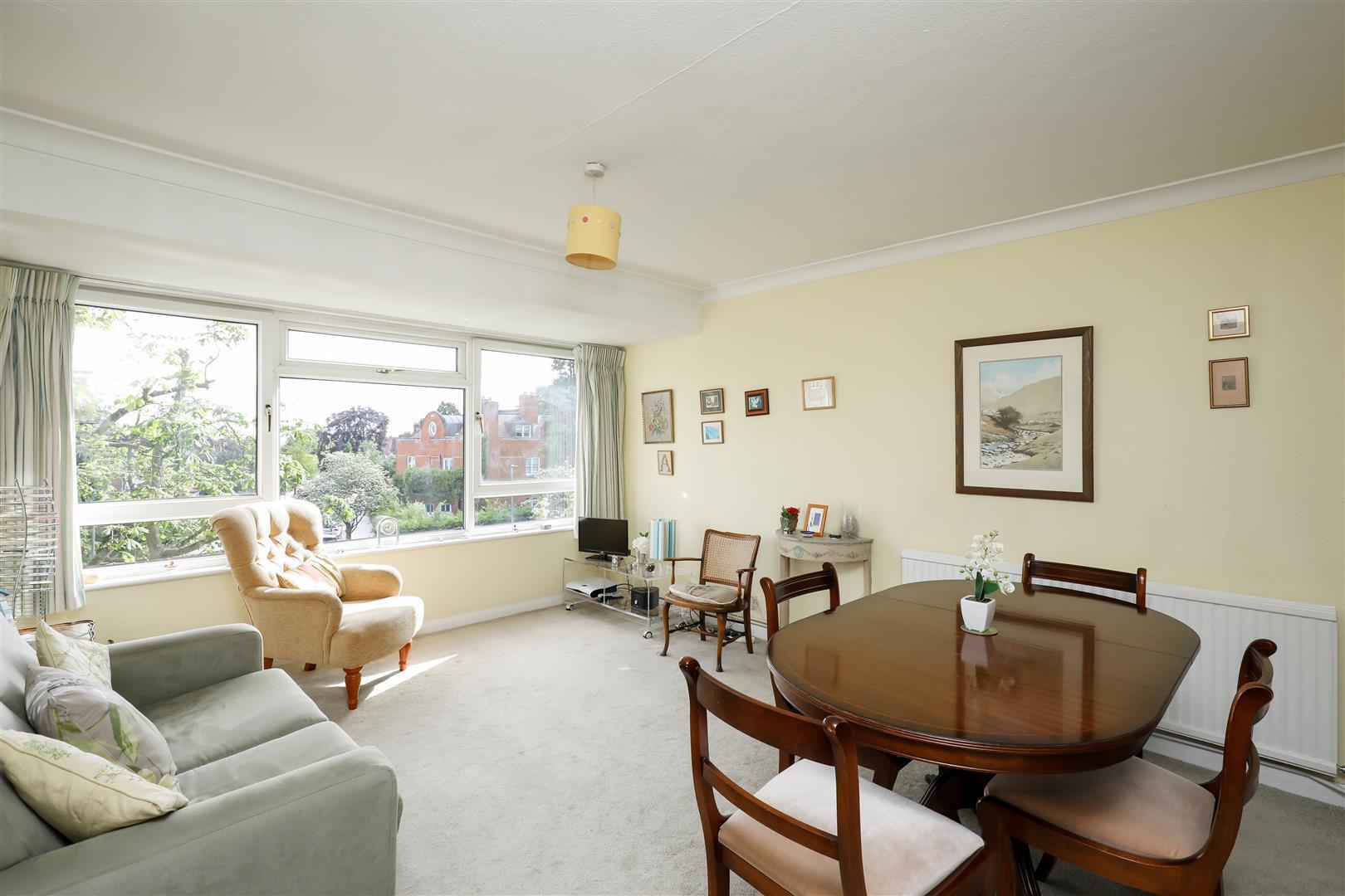 2 bedroom property in Vandyke Close, Putney, SW15 - Offers in excess of ...