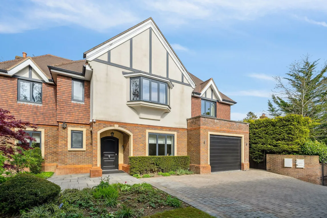 Properties for sale in Cobham