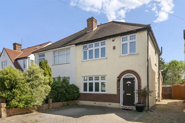 3 bedroom property for sale in Windsor Avenue, Hillingdon - Offers in ...