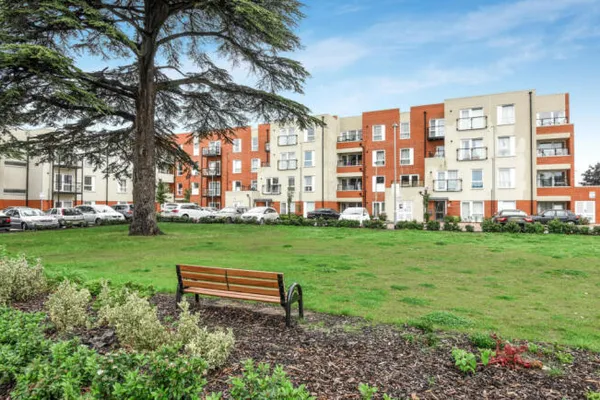 2 bedroom property in Magnolia House, Spelthorne Grove, Sunbury-on ...