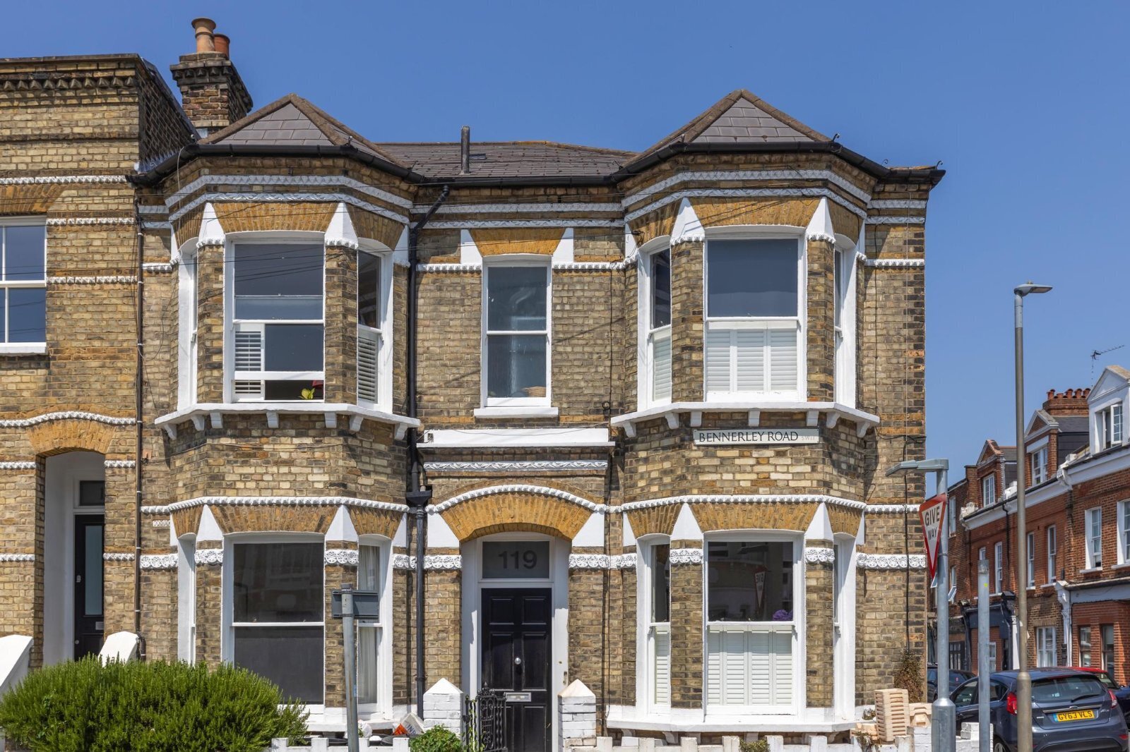1 bedroom property in Bennerley Road, London, SW11 - £300,000 | Chestertons