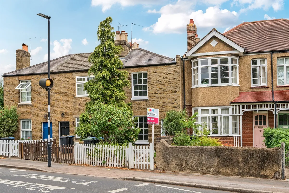 Chase Side, Enfield - 2 bedroom terraced house - Barnfields