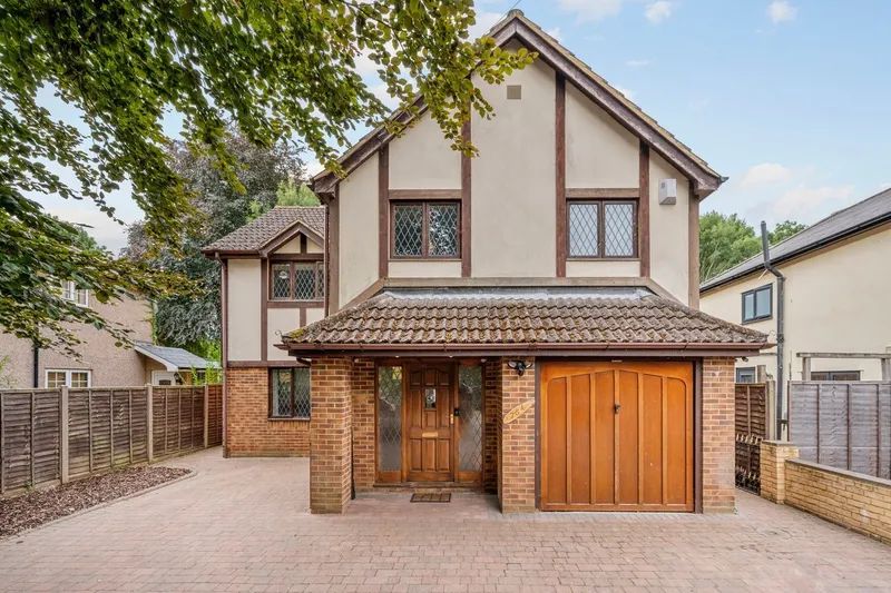 3 bedroom property for sale in Alexandra Road, Addlestone, KT15 - £650,000