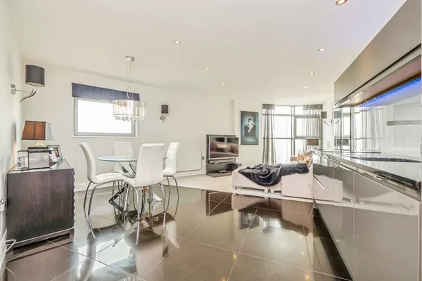 Bute Terrace, Cardiff - 2 bedroom apartment - Allen & Harris