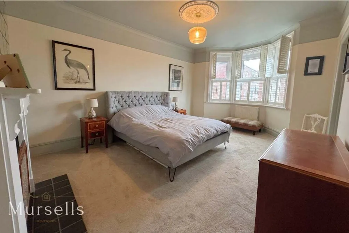 4 bedroom property for sale in Market Close, Poole, BH15 - £550,000