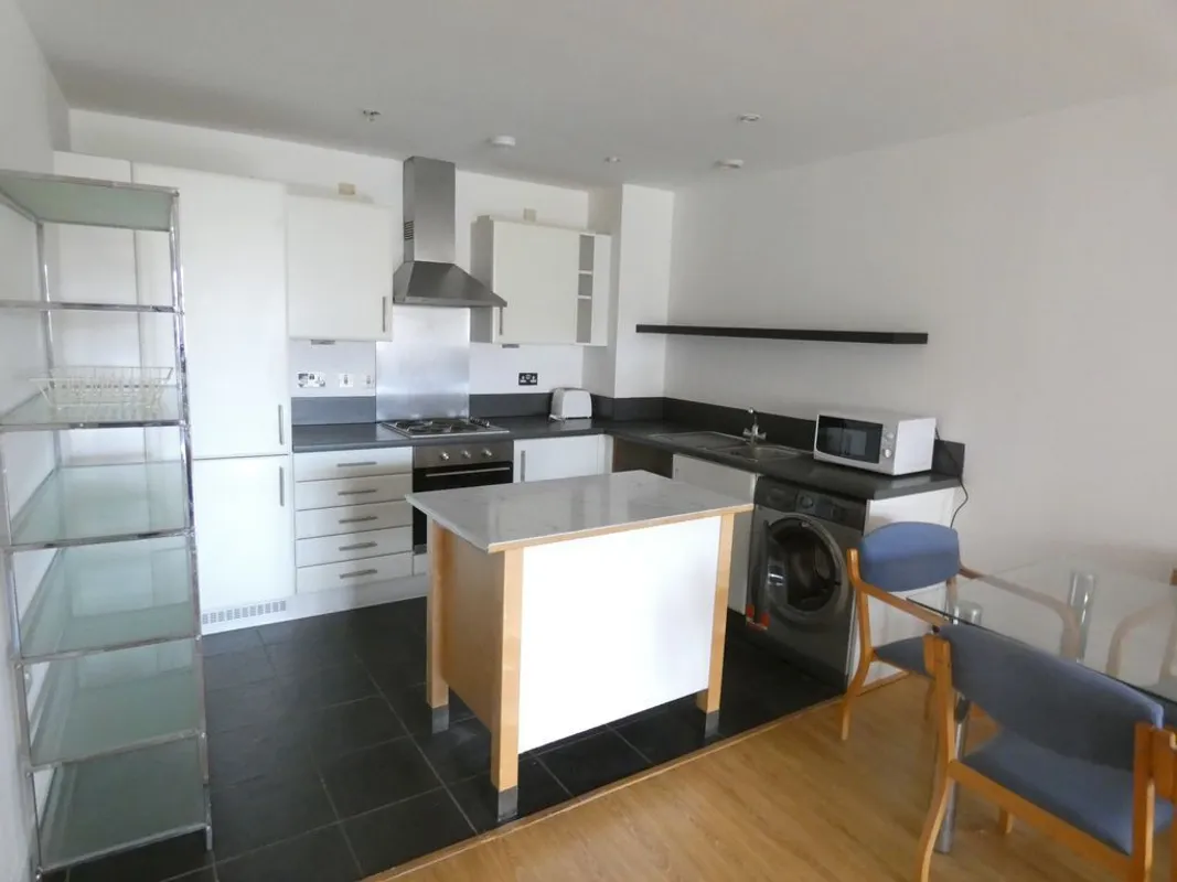 2 bedroom property to let in Leamore Court, Meath Crescent, Bethnal ...