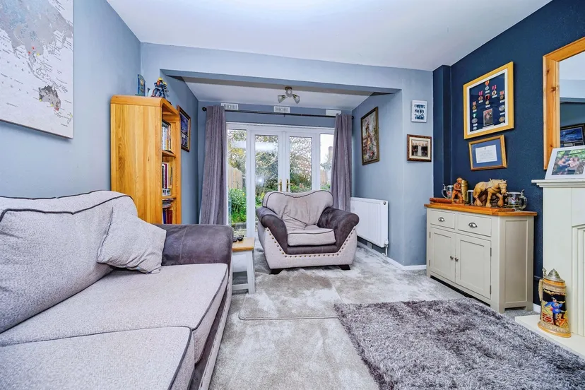2 bedroom property in Canberra Gardens, Luton - Offers in excess of £ ...